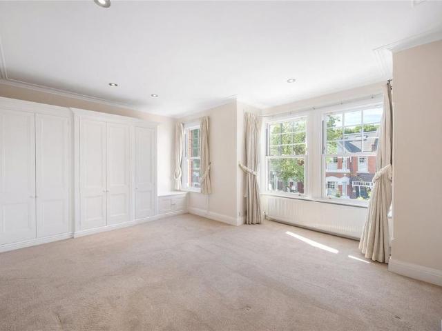5 bedroom terraced house to rent