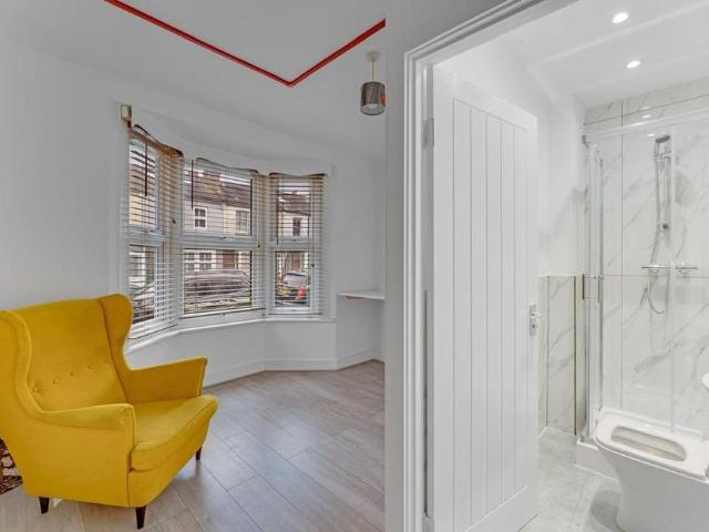 5 bedroom terraced house to rent