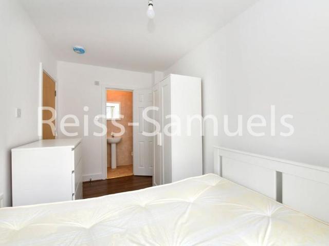 5 bedroom terraced house to rent