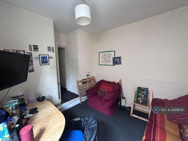 5 bedroom terraced house to rent