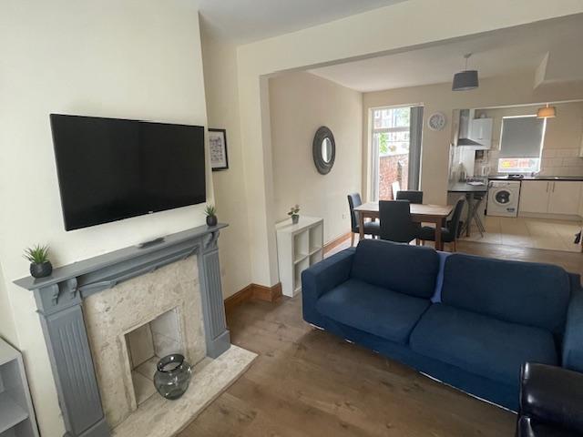 5 bedroom terraced house to rent