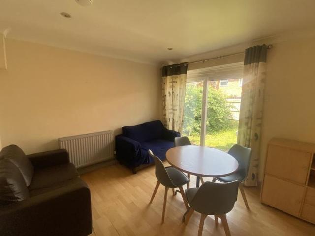 5 bedroom terraced house to rent
