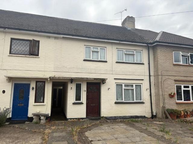 5 bedroom terraced house to rent