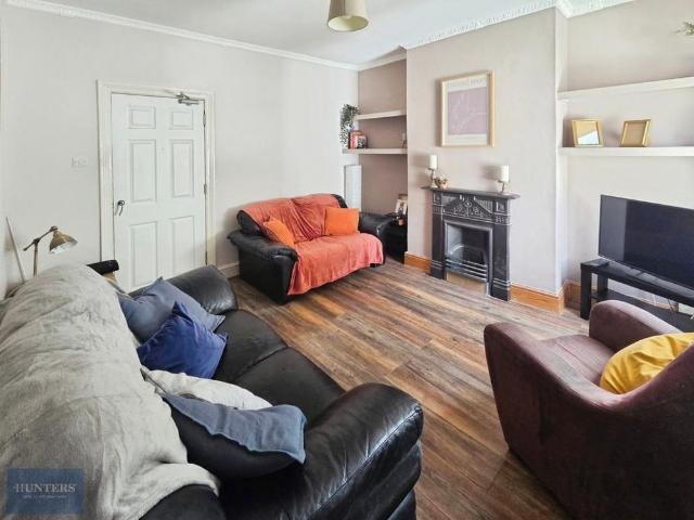5 bedroom terraced house to rent