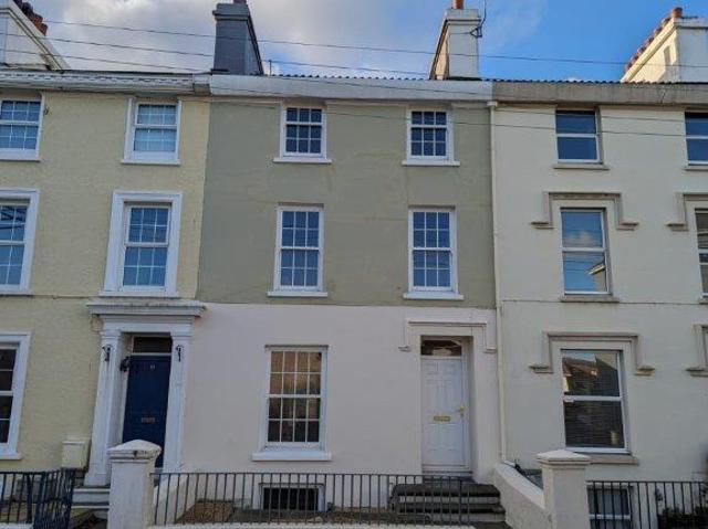 5 bedroom terraced house to rent