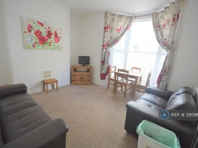 5 bedroom terraced house to rent