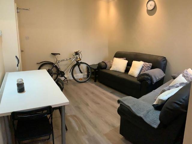 5 bedroom terraced house to rent