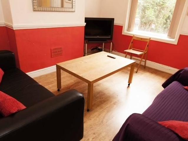 5 bedroom terraced house to rent