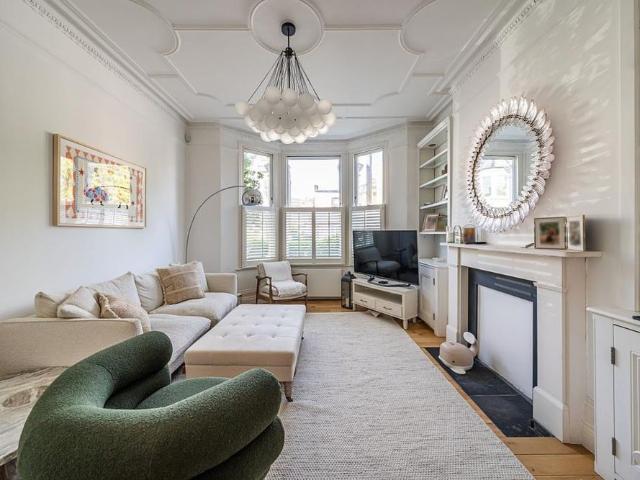 5 bedroom terraced house to rent