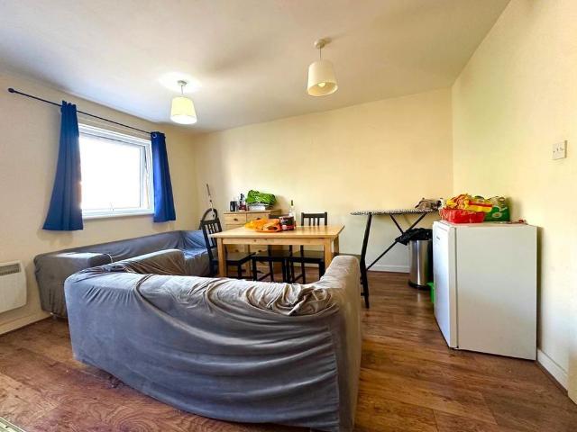 5 bedroom terraced house to rent