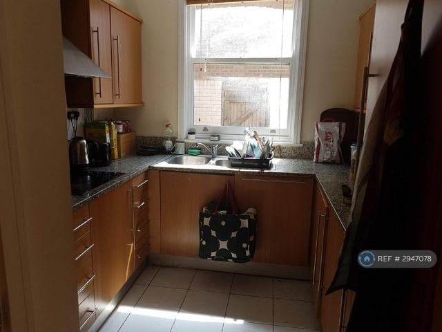 5 bedroom terraced house to rent