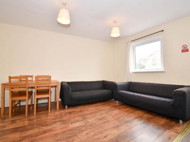 5 bedroom terraced house to rent