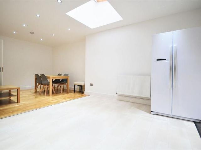 5 bedroom terraced house to rent