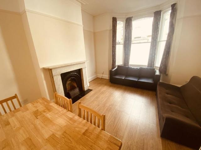5 bedroom terraced house to rent