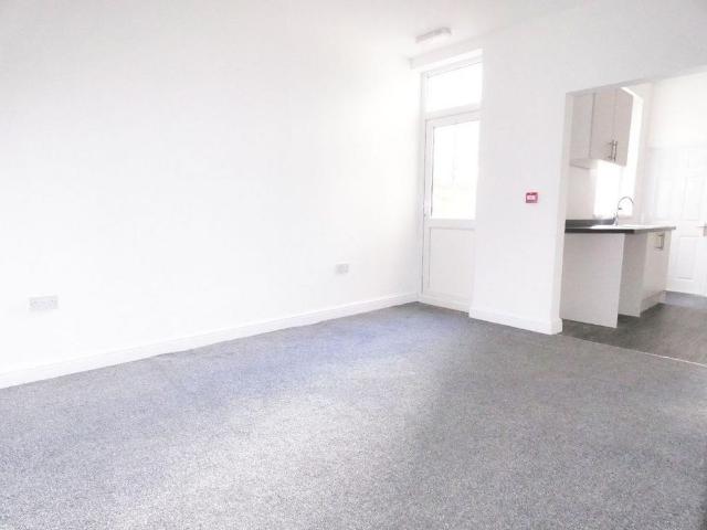 5 bedroom terraced house to rent