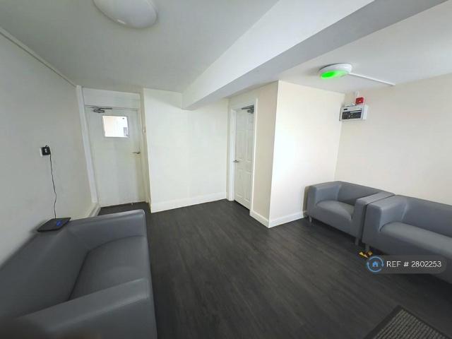 5 bedroom terraced house to rent