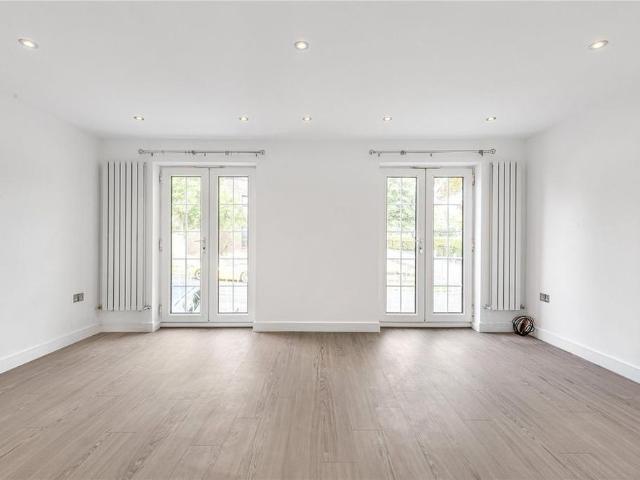 5 bedroom terraced house to rent