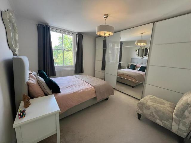 5 bedroom terraced house to rent