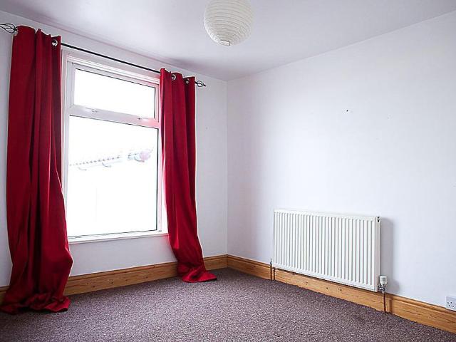 5 bedroom terraced house to rent