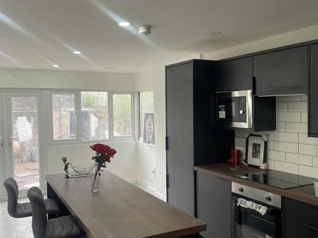 5 bedroom terraced house to rent
