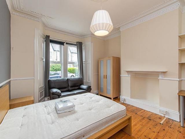 5 bedroom terraced house to rent