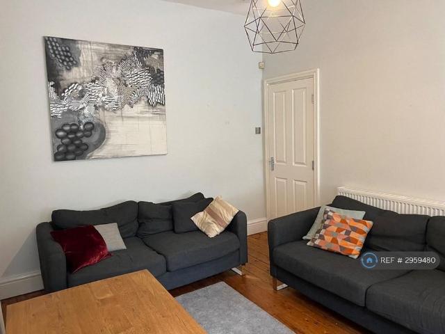 5 bedroom terraced house to rent