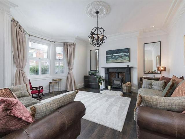 5 bedroom terraced house to rent