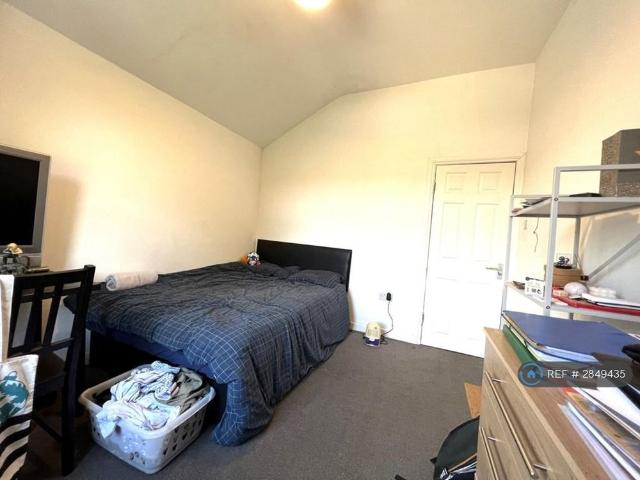5 bedroom terraced house to rent