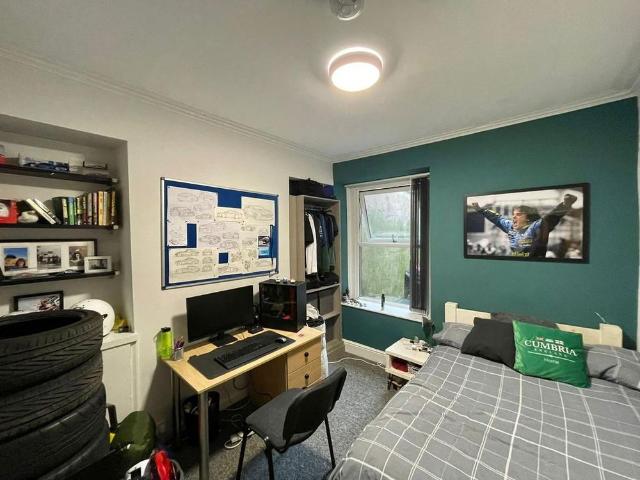 5 bedroom terraced house to rent