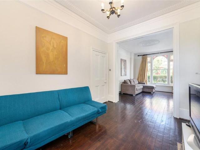 5 bedroom terraced house to rent