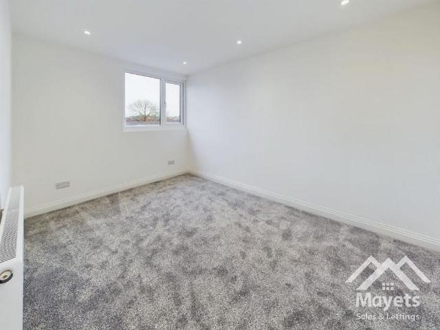 5 bedroom terraced house to rent