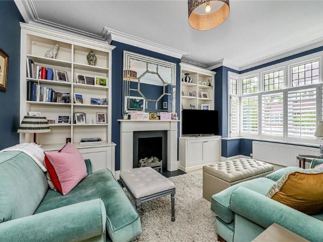 5 bedroom terraced house to rent