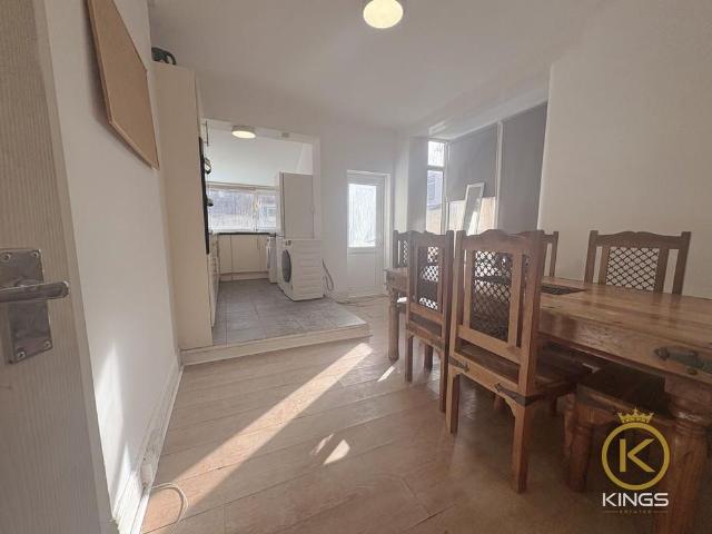 5 bedroom terraced house to rent
