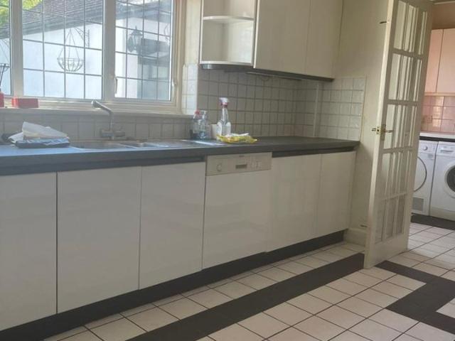 5 bedroom terraced house to rent
