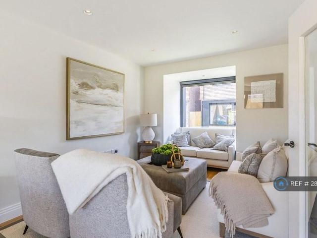 5 bedroom terraced house to rent