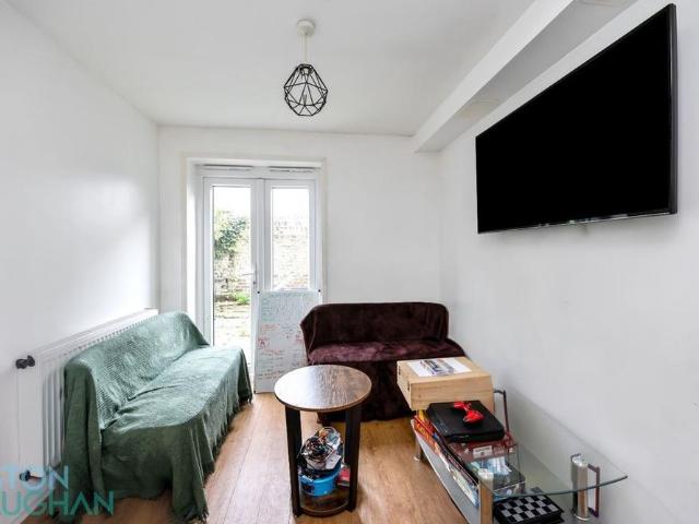 5 bedroom terraced house to rent