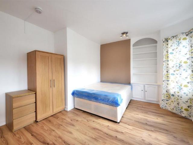 5 bedroom terraced house to rent