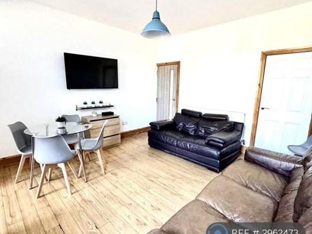 5 bedroom terraced house to rent