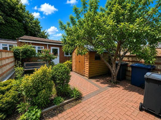 5 bedroom terraced house to rent
