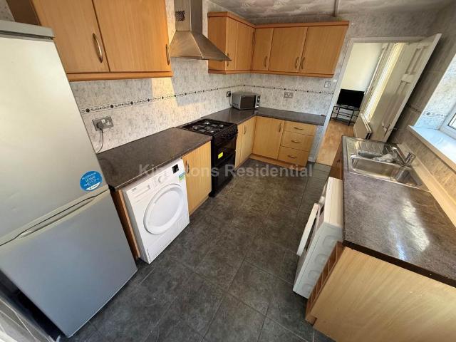 5 bedroom terraced house to rent
