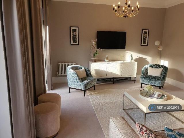 5 bedroom terraced house to rent