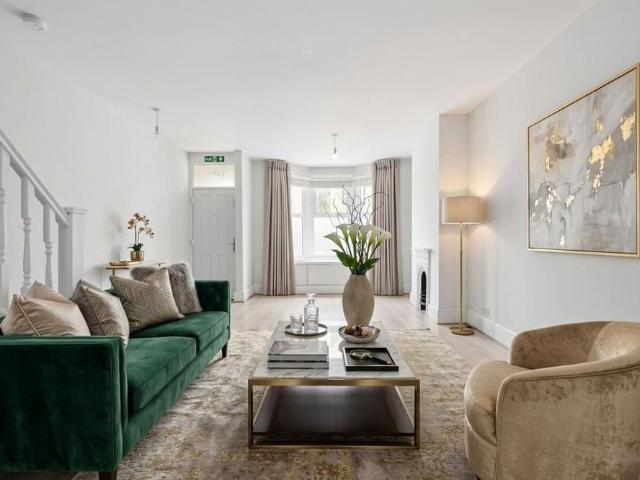 5 bedroom terraced house to rent