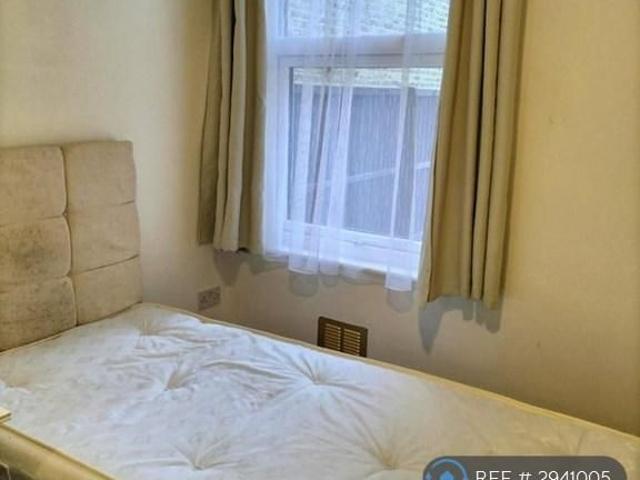 5 bedroom terraced house to rent