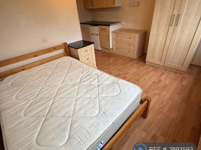 5 bedroom terraced house to rent
