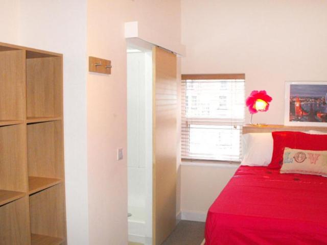 5 bedroom terraced house to rent