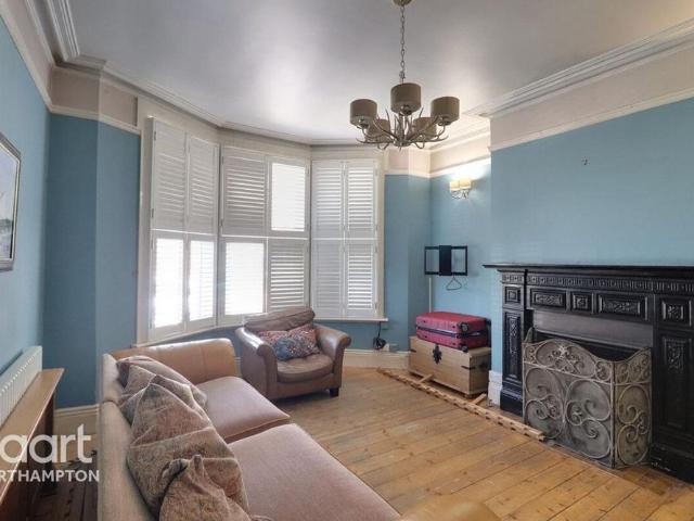 5 bedroom terraced house to rent