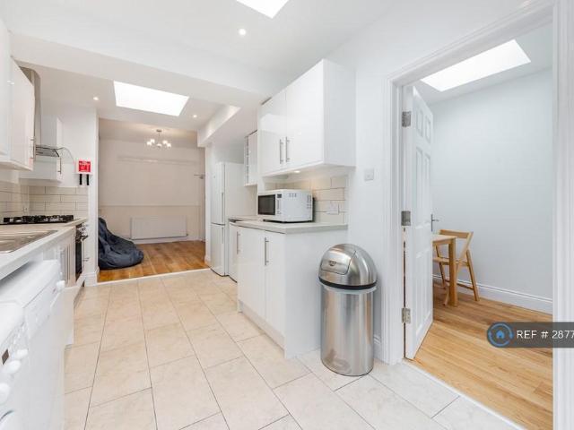 5 bedroom terraced house to rent