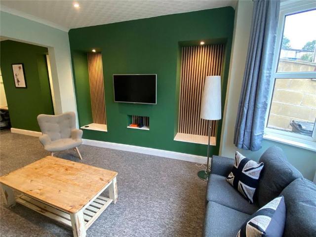 5 bedroom terraced house to rent