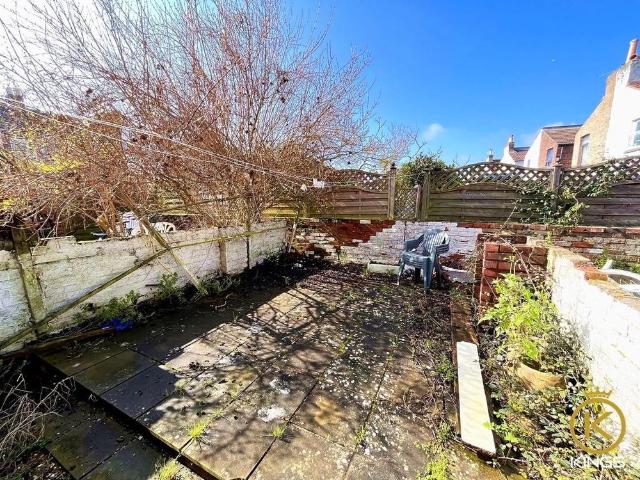 5 bedroom terraced house to rent