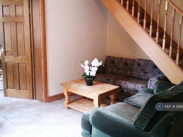 5 bedroom terraced house to rent
